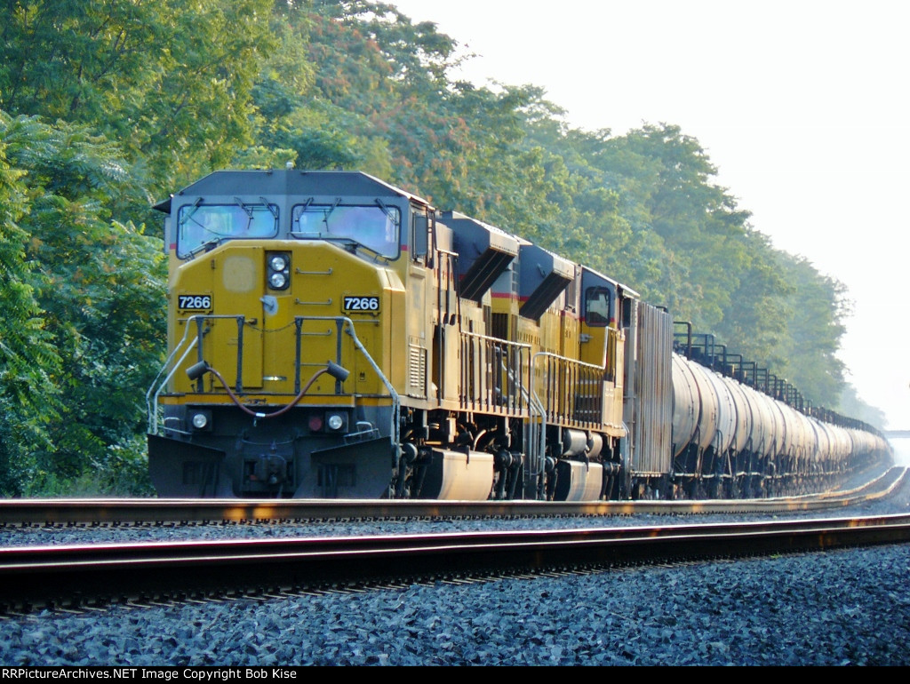 Ex-UP SD9043MACs on Cleona Siding